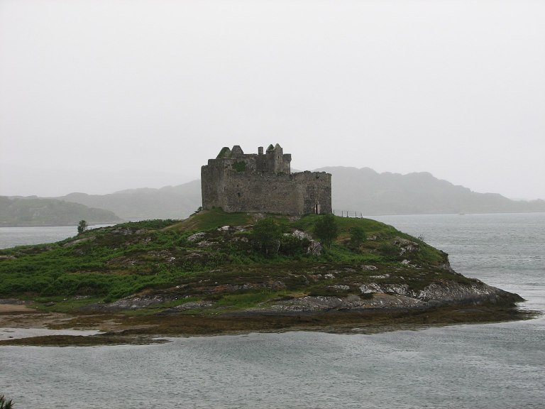 The Princes of the Isles: From Viking Warlords to the Great Clan ...